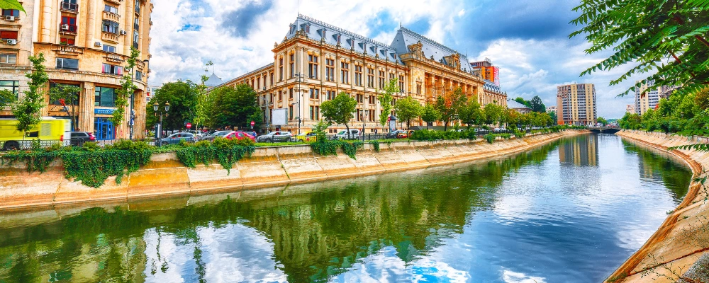38 Best October Holiday Destinations for Families in 2025